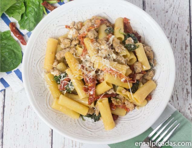 Pasta con Carne Molida de Pavo y Tomates Secos – ENSALPICADAS