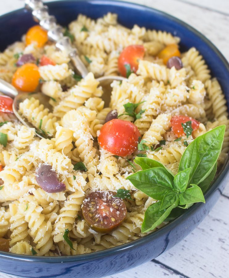 Pasta Fría con Salsa de Ajo y Vegetales – ENSALPICADAS