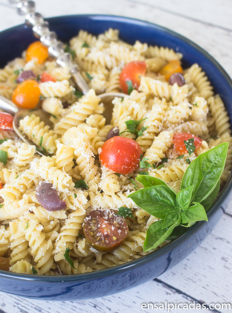 Pasta Fría con Salsa de Ajo y Vegetales – ENSALPICADAS