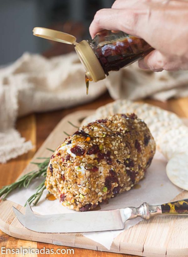 Entremeses Fríos, Tabla de Quesos y Rollo de Queso con Nueces y Frutos ...
