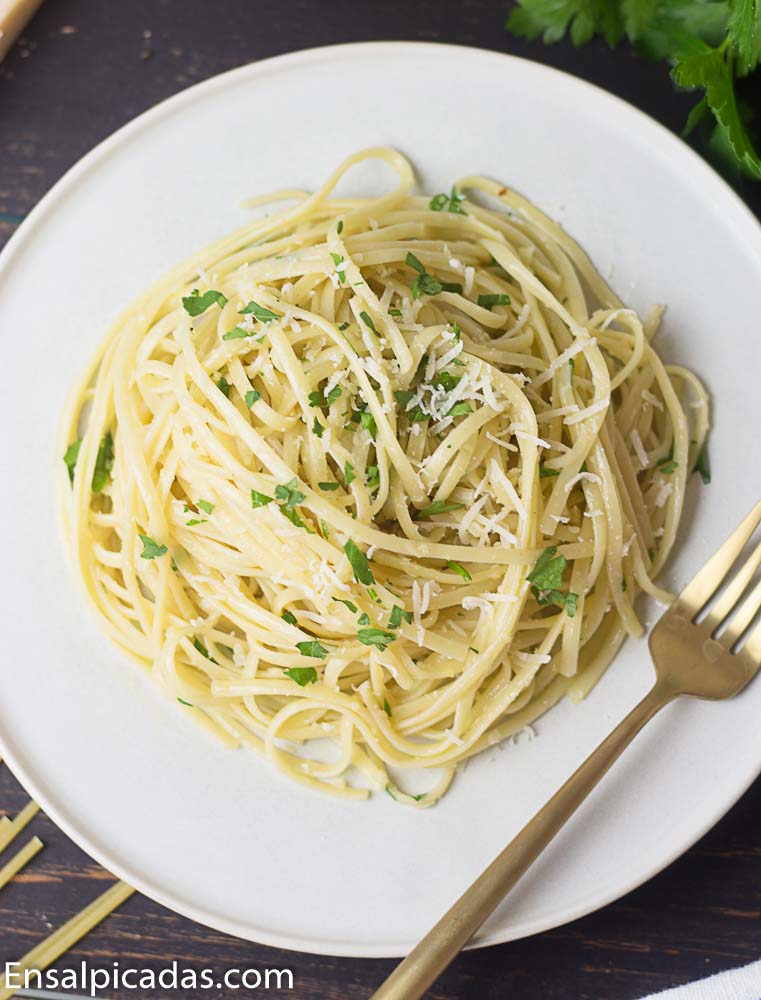Pasta con Salsa de Ajo y Aceite de Oliva (pasta aglio e olio ...